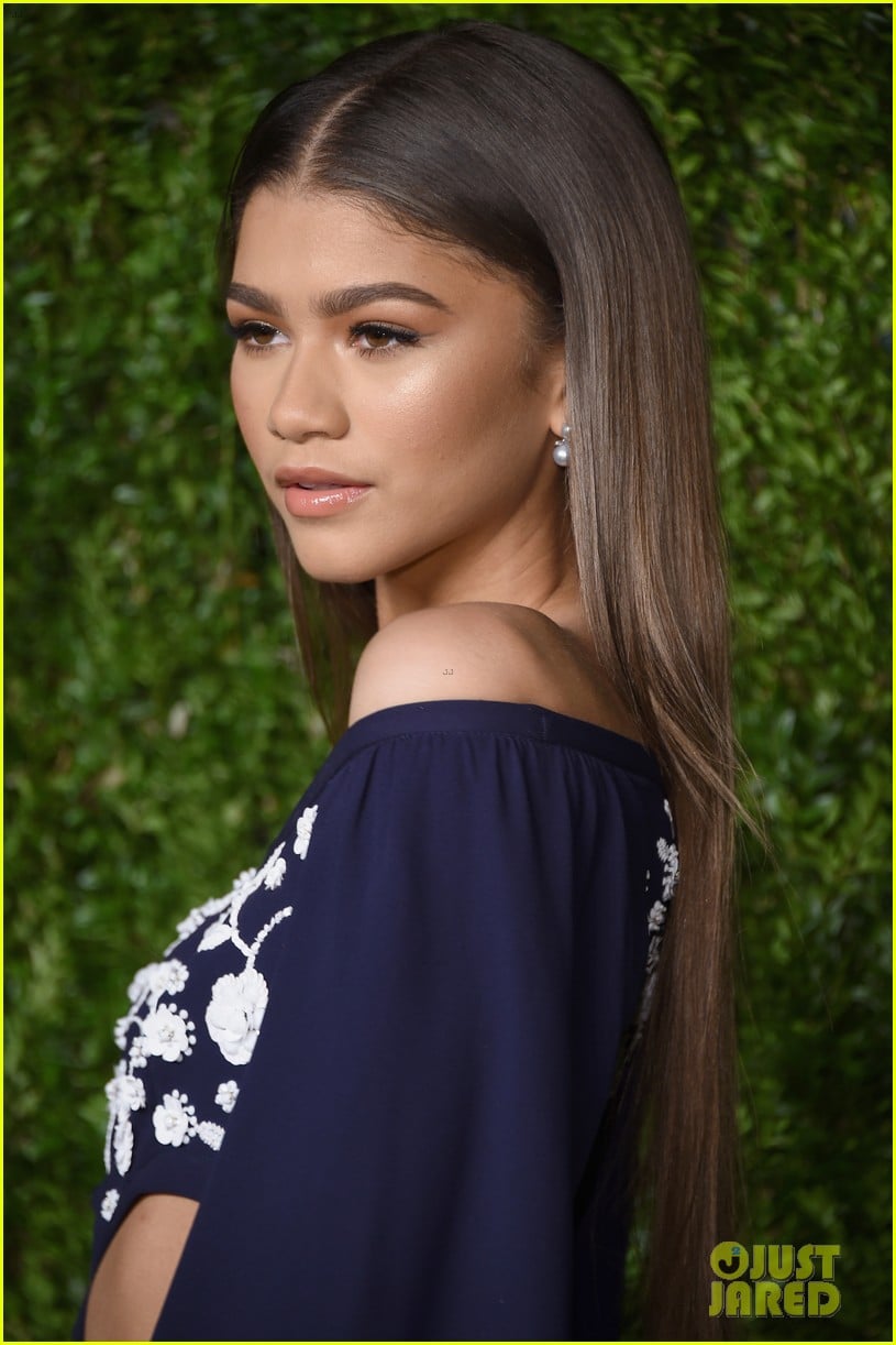 Zendaya is a Floral Goddess at CFDA/Vogue Fashion Fund Awards 2016 ...