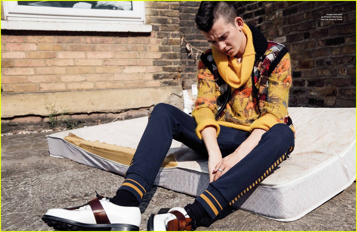 Asa Butterfield Compares His British Accent to His American Accent ...