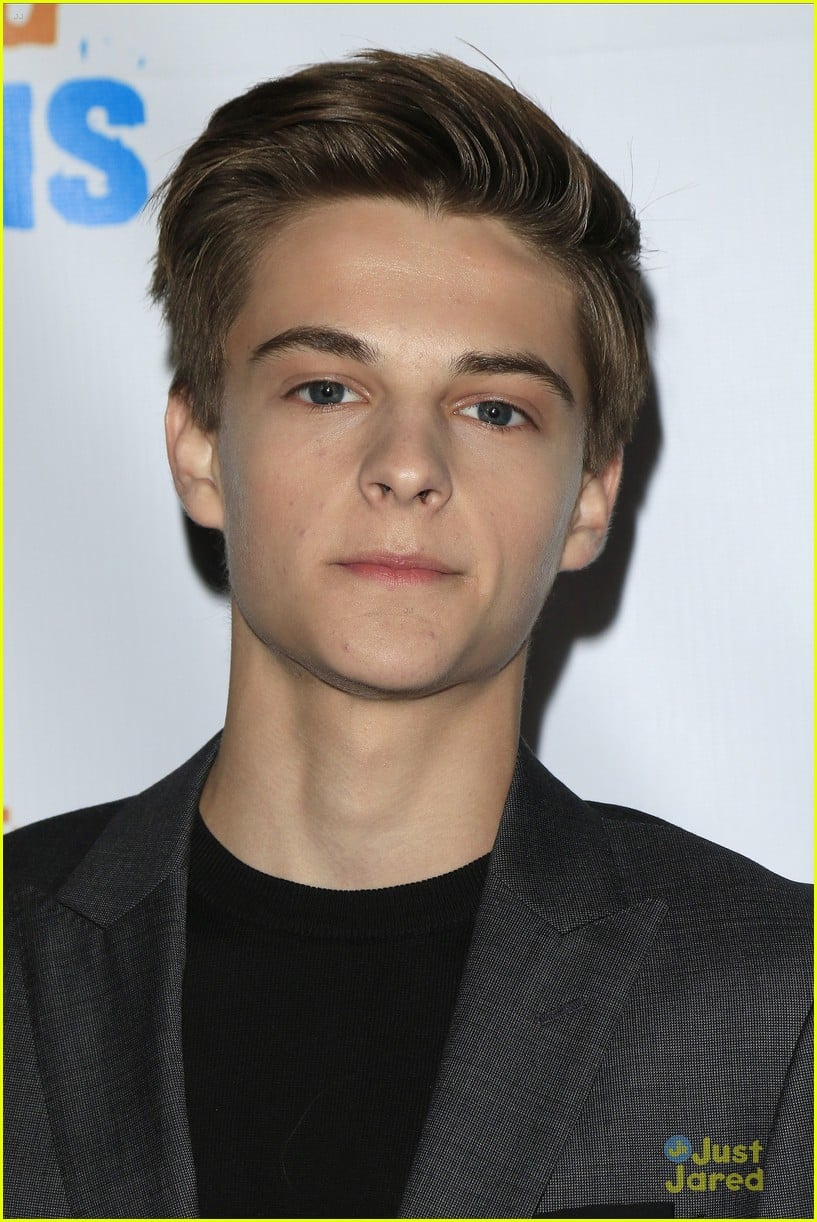 Corey Fogelmanis Sizzles On 'Ferrvor' Mag Cover (Exclusive Reveal ...