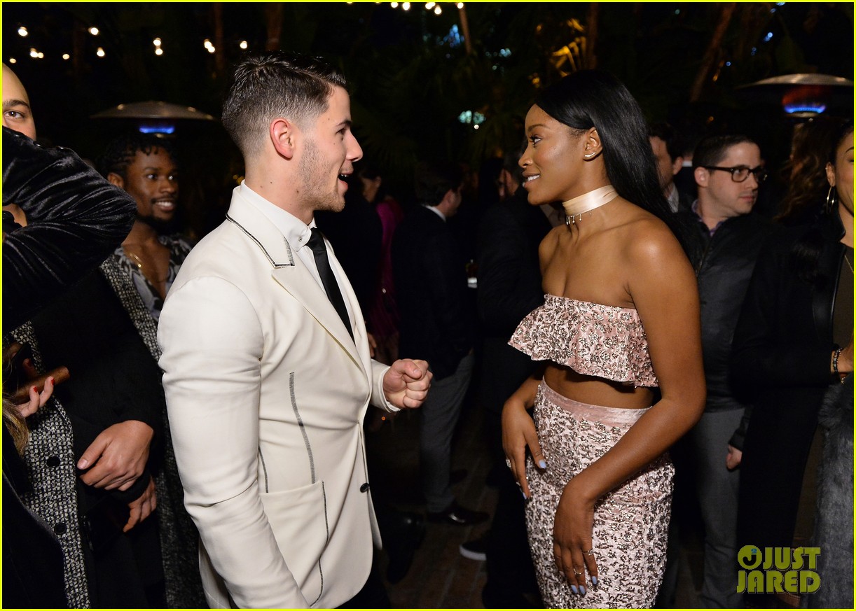 Nick Jonas Rocks Super Chiseled Bod in New Snapchat Photos! | Photo ...