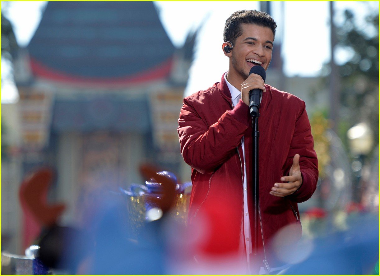 Jordan Fisher Is Performing in Disney's Christmas Special This Morning ...