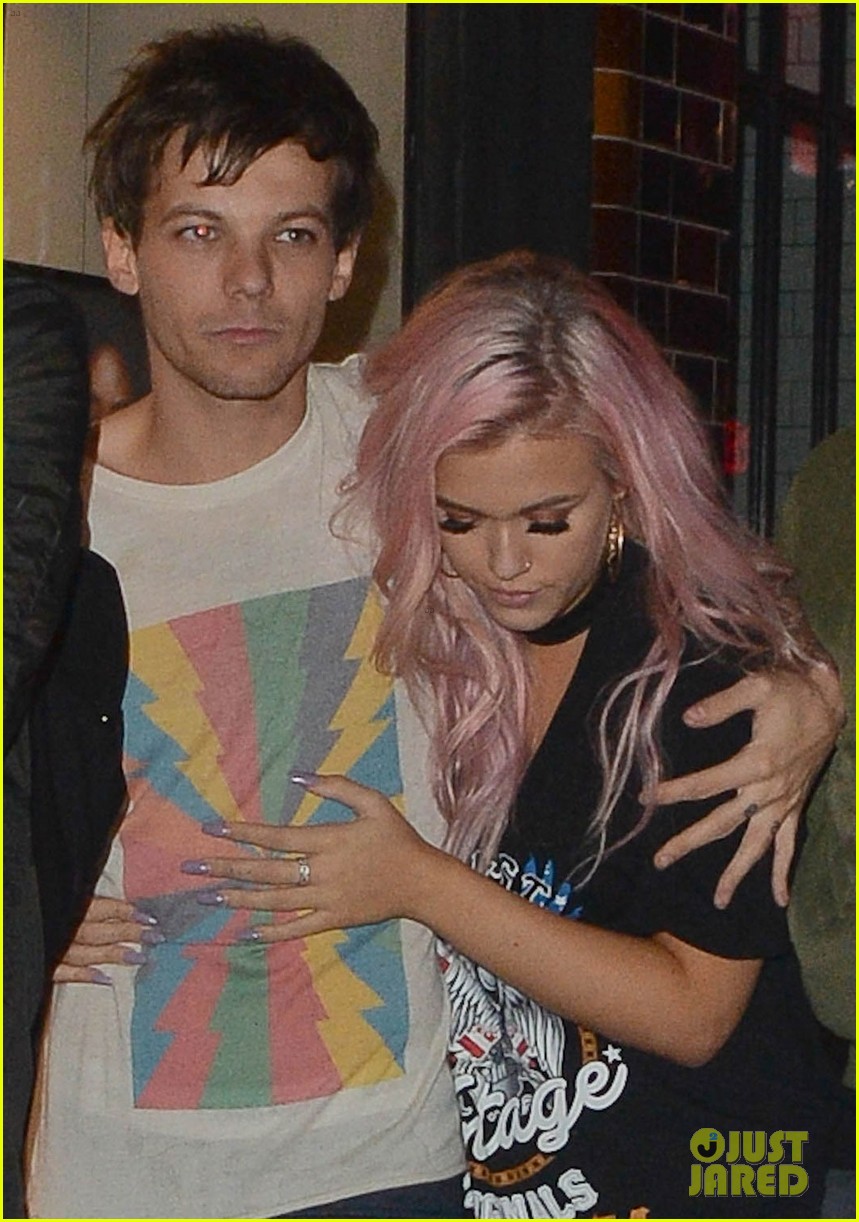 Louis Tomlinson Steps Out With Sister Lottie & Liam Payne After 'Just ...