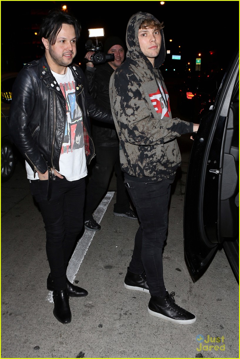 Luke Hemmings & Girlfriend Arzaylea Hold Hands For Catch LA Date Night ...