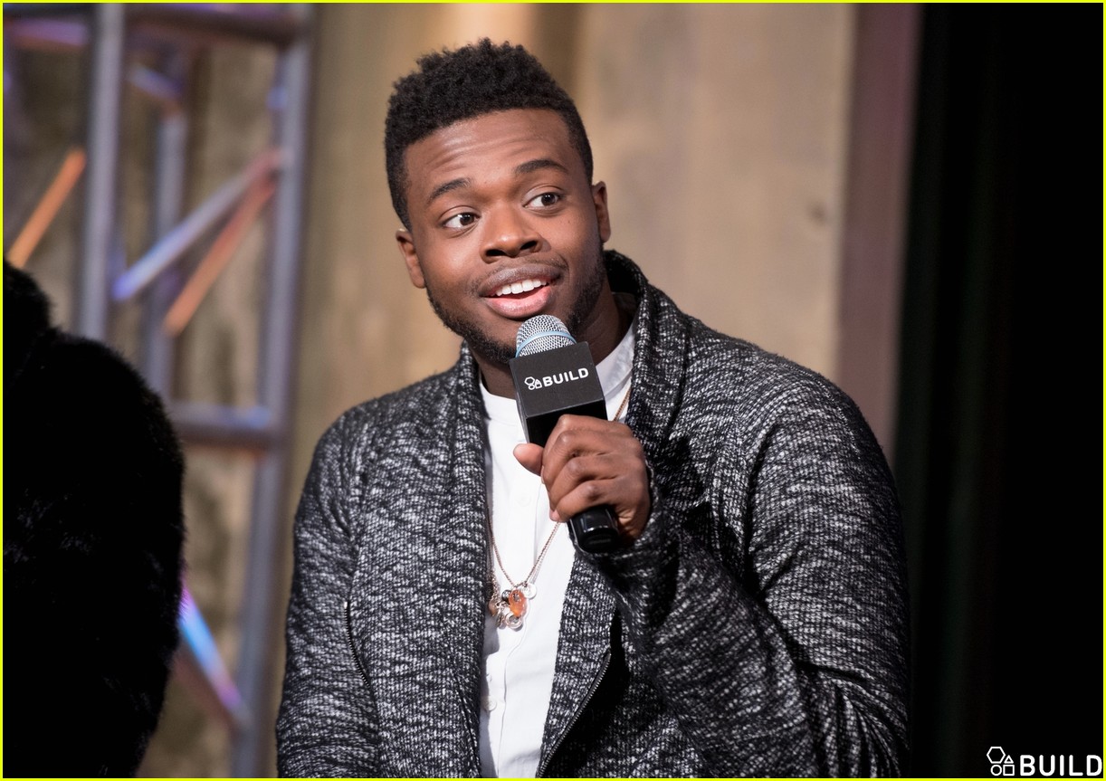 VIDEO: Pentatonix Turn Into Legos For 'Up On The HouseTop' Vid! | Photo ...