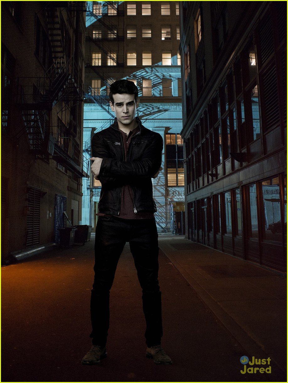 Fans Freak Out Over Alberto Rosende's 'Shadowhunters' Simon Poster ...