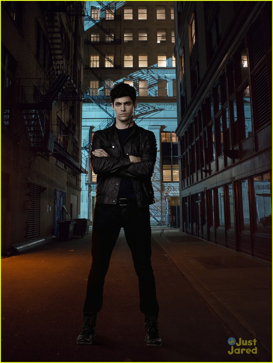 Fans Freak Out Over Alberto Rosende's 'Shadowhunters' Simon Poster ...