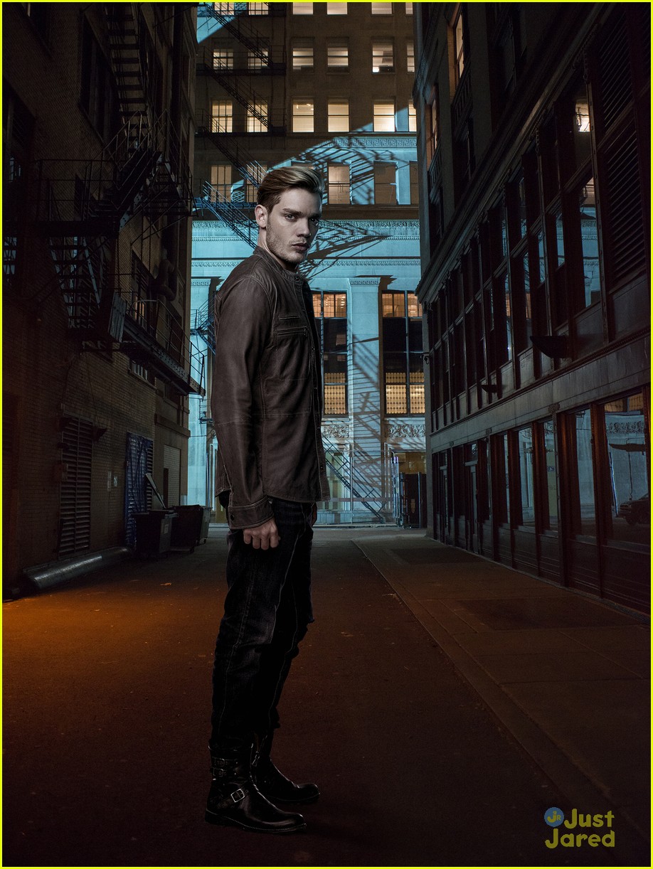Fans Freak Out Over Alberto Rosende's 'Shadowhunters' Simon Poster ...