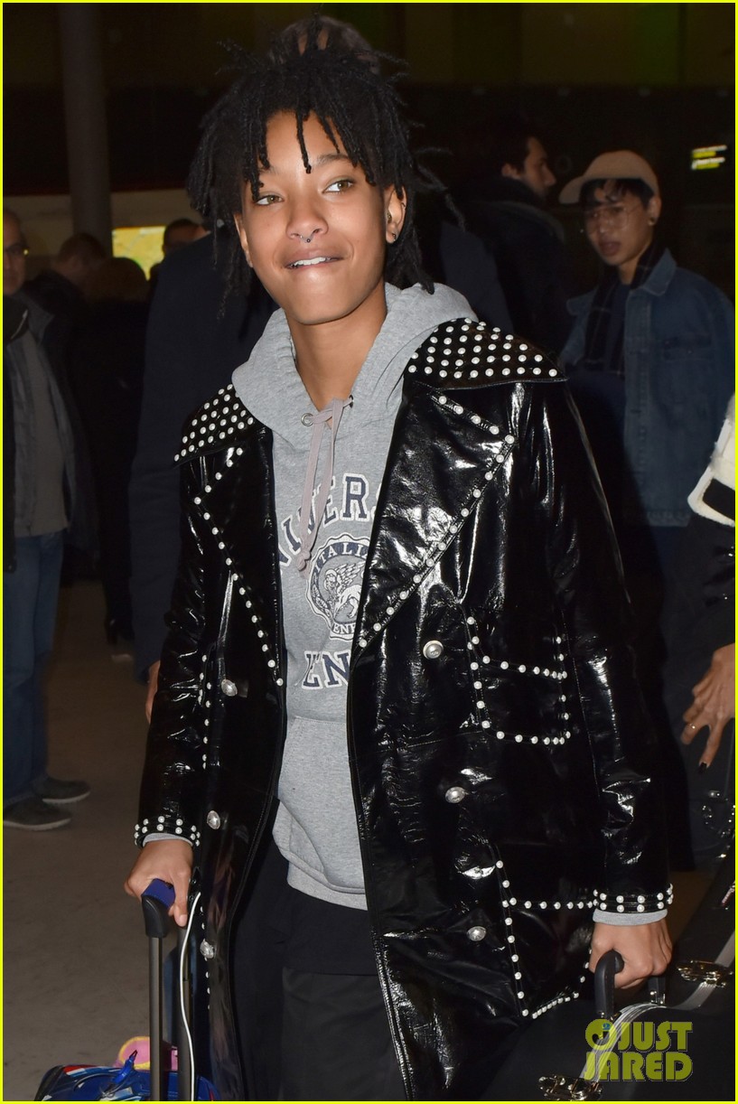 Full Sized Photo Of Video Jaden Smith Debuts New Song Fallen 04 Video