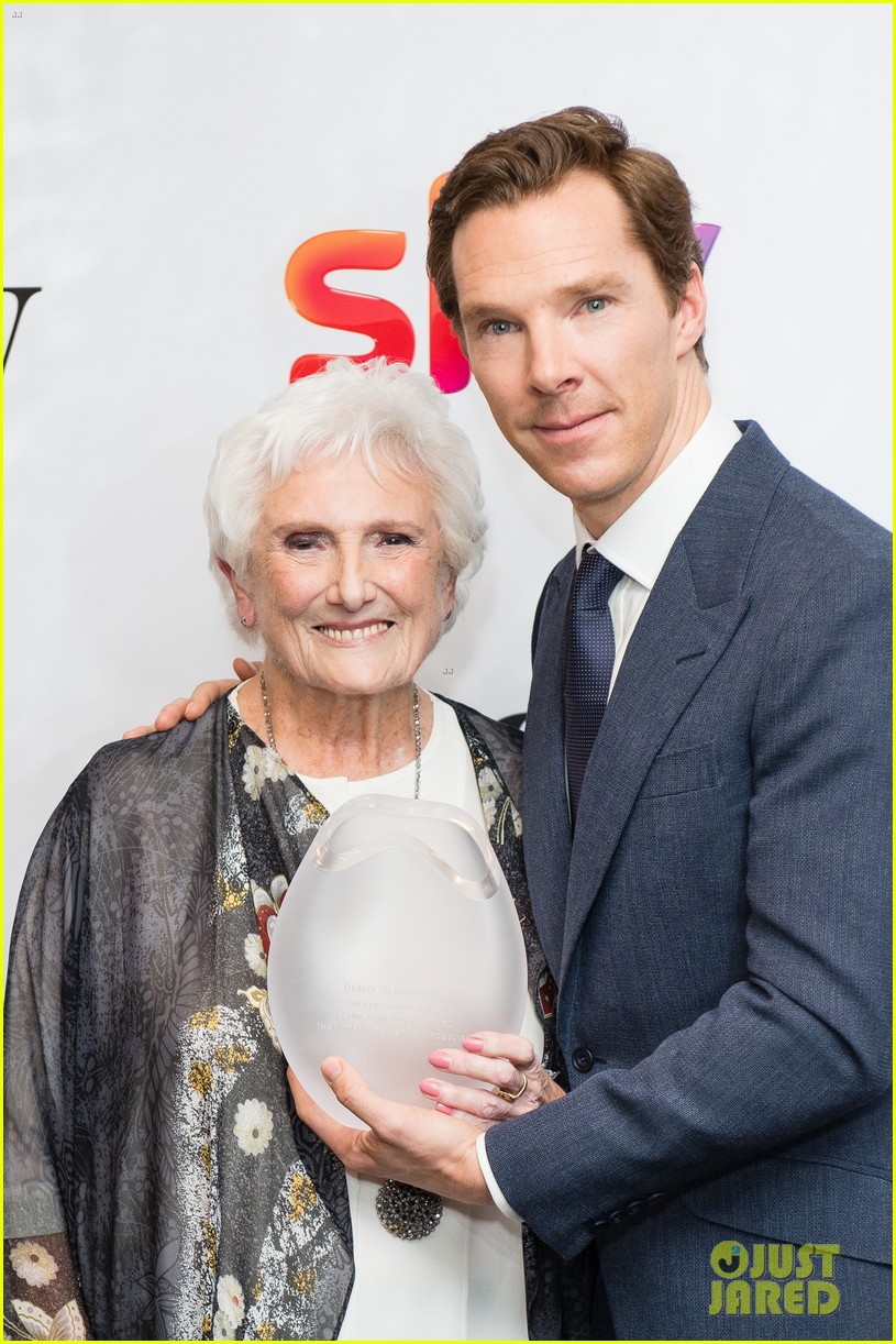 Sophie Turner Is Back in London After Hanging Out with Joe Jonas in LA ...