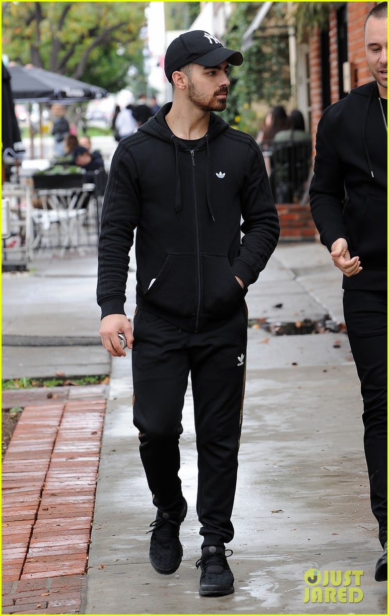 VIDEO: Joe Jonas Models Underwear in This Hot New Guess Ad! | Photo ...