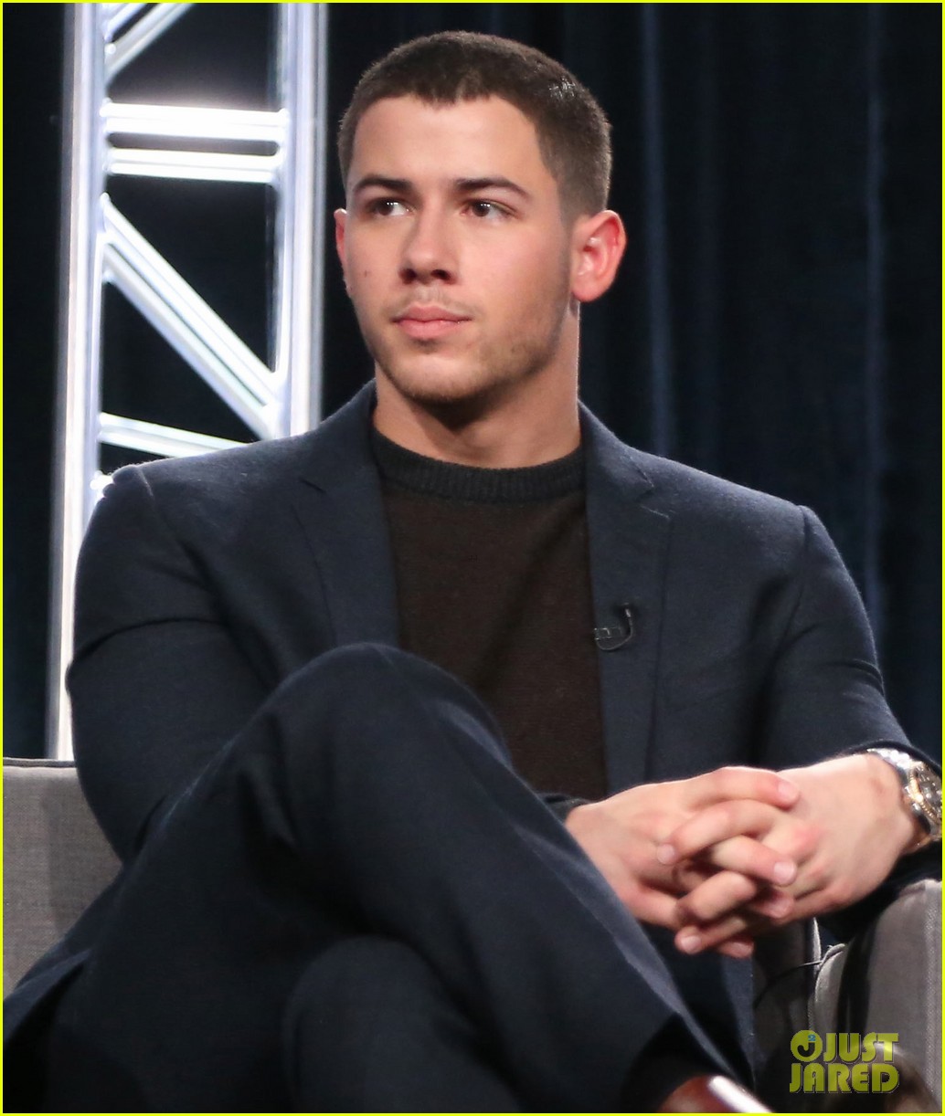 Nick Jonas Shows Off His Buff Biceps at TCA 2017! | Photo 1061405 ...