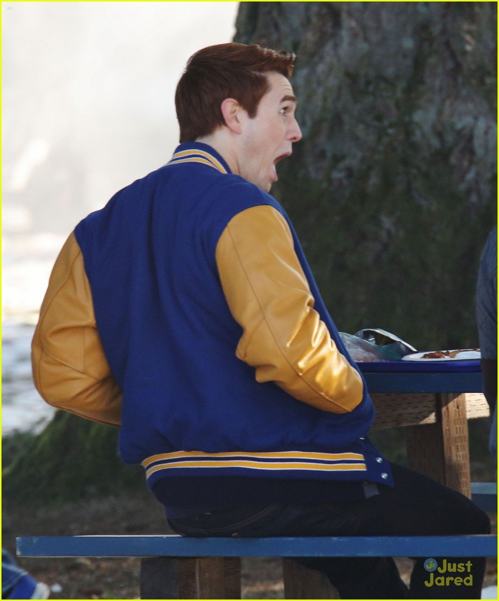 KJ Apa Can't Stop Making Funny Faces on 'Riverdale' Set | Photo 1062888 ...