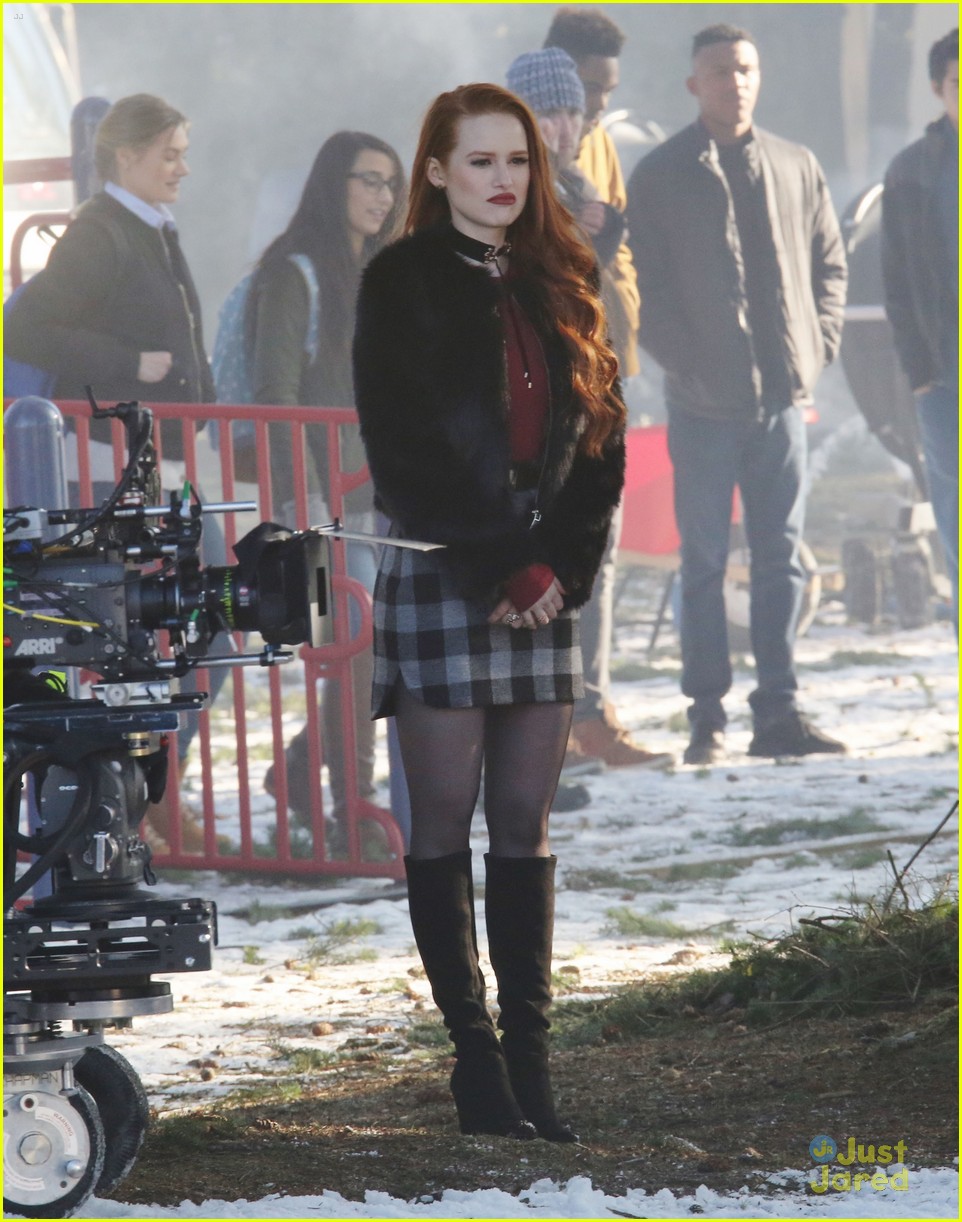 KJ Apa Can't Stop Making Funny Faces on 'Riverdale' Set | Photo 1062894 ...