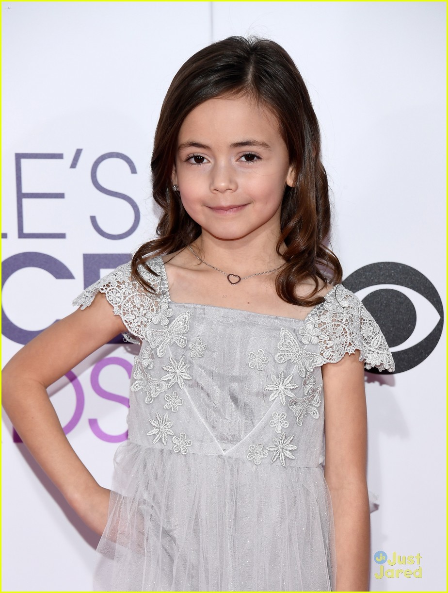 New TV Stars Meg Donnelly & Grace Kaufman Hit People's Choice Awards ...