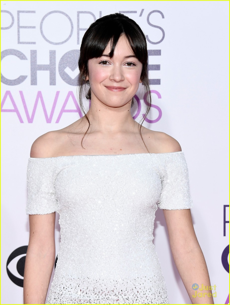 New TV Stars Meg Donnelly & Grace Kaufman Hit People's Choice Awards ...