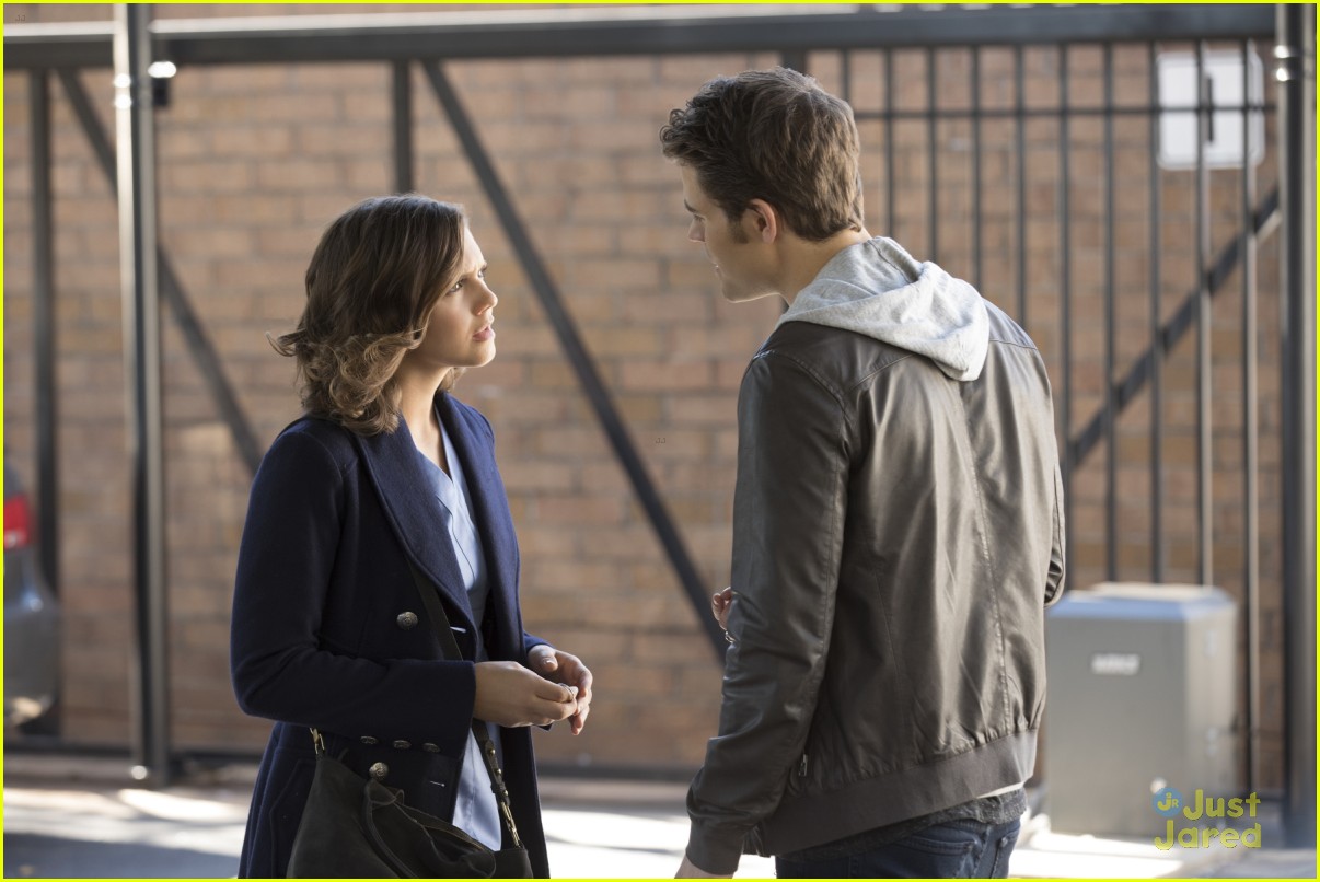 VIDEO: Damon & Stefan Play Evil Mind Games on 'The Vampire Diaries ...