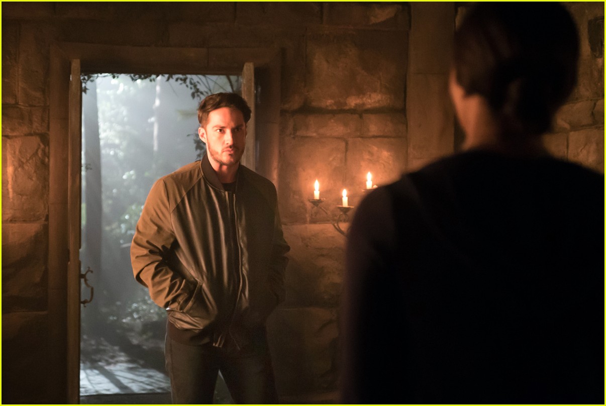 Tyler Returns to 'The Vampire Diaries' This Week - First Look Photo ...