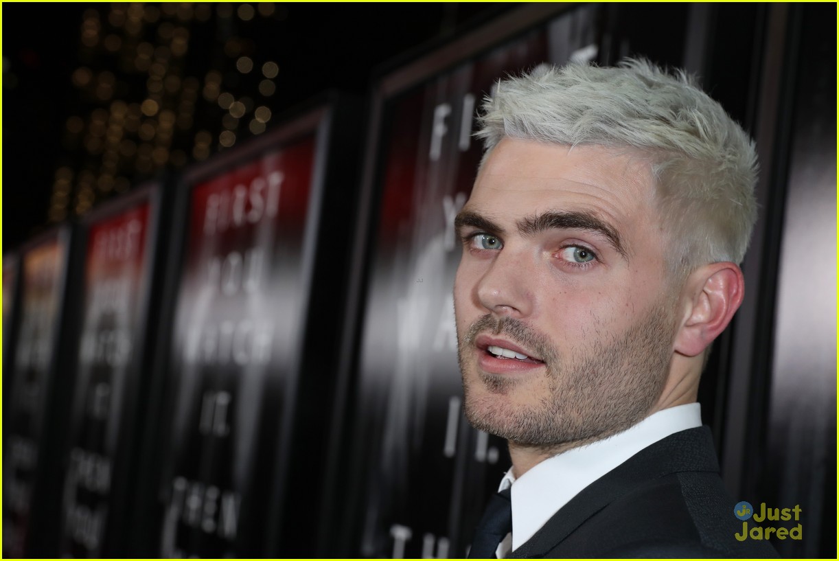 Former '5th Wave' Star Alex Roe Has Silver Hair Now! | Photo 1066711 ...