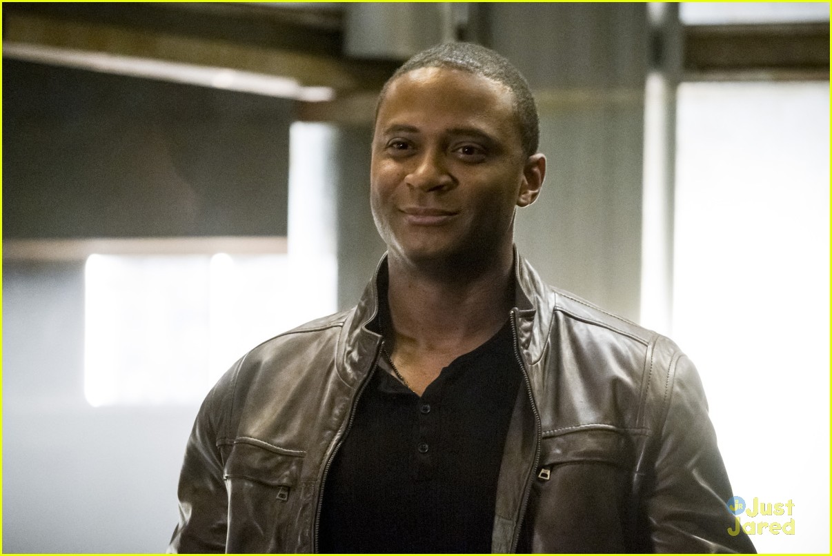 'Arrow' Tackles Gun Violence on Tonight's Episode - Sneak Peek! | Photo ...