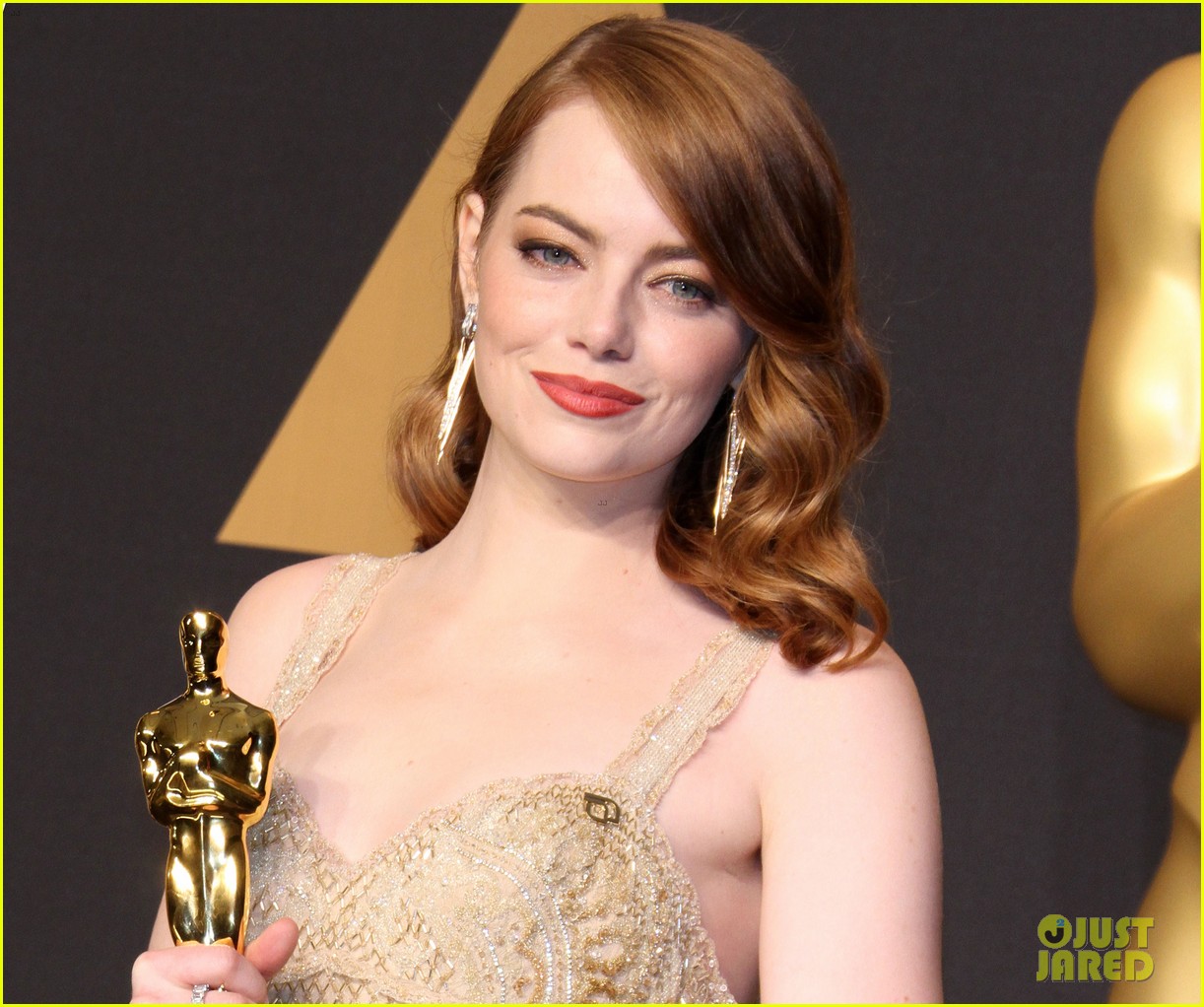 Full Sized Photo of emma stones blue ribbon 03 | Emma Stone's Blue ...