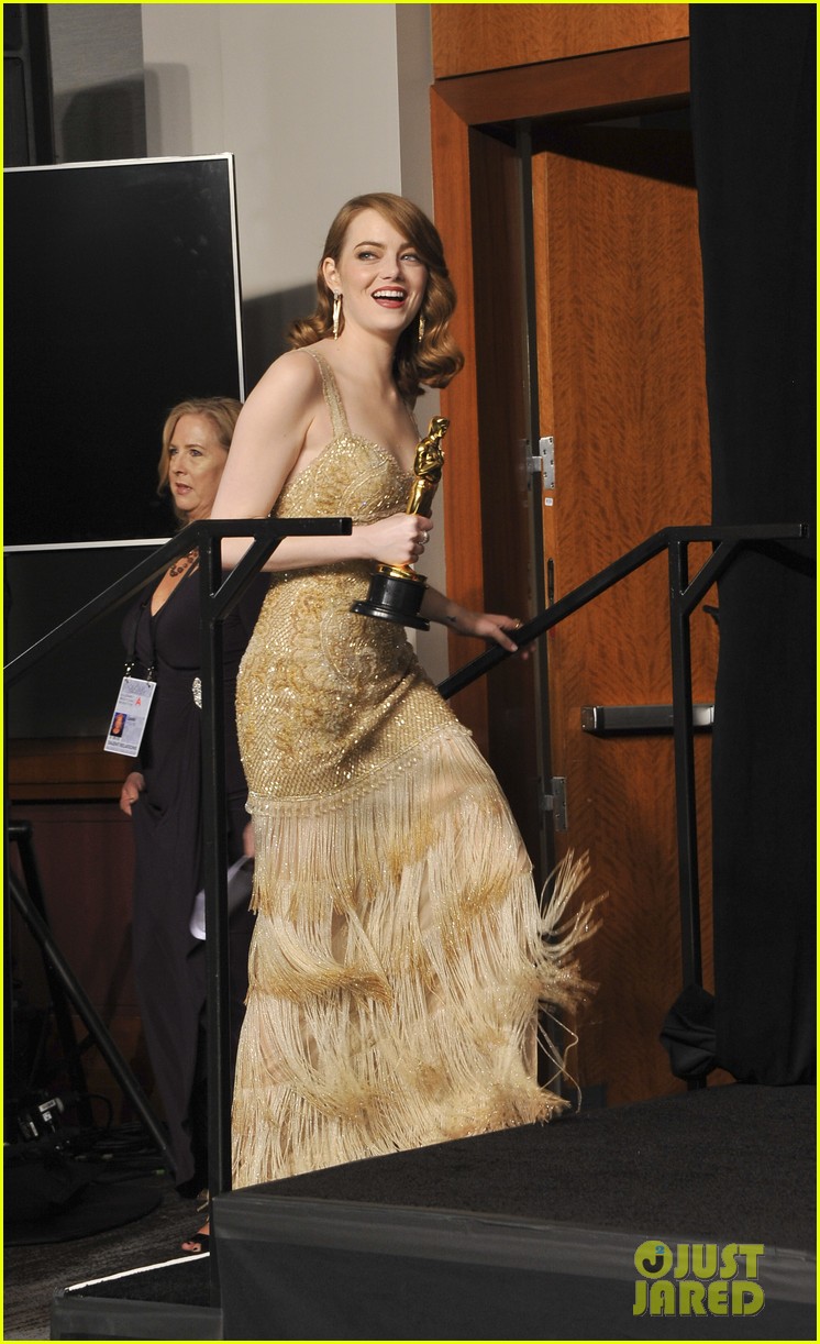 Full Sized Photo of emma stones blue ribbon 07 | Emma Stone's Blue ...