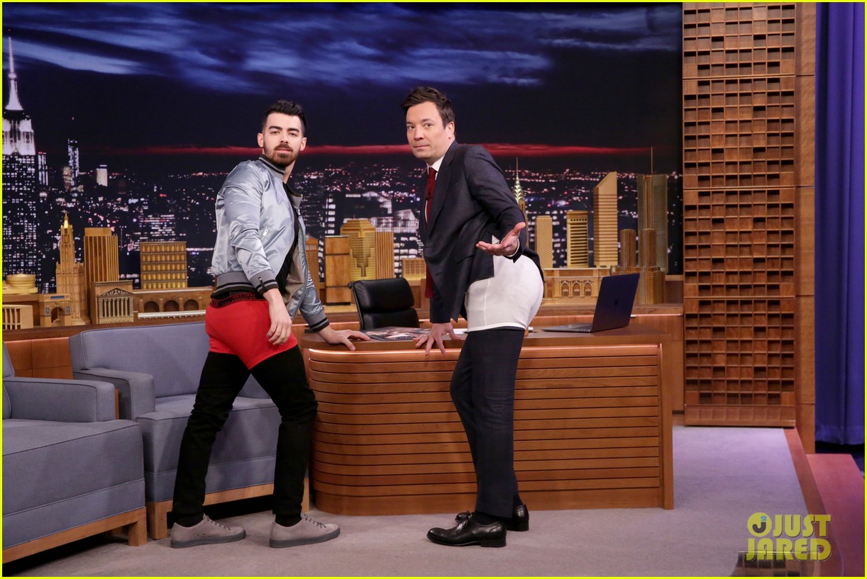 Full Sized Photo Of Joe Jonas Gives Some Underwear Modeling Tips 01 Joe Jonas Tries To