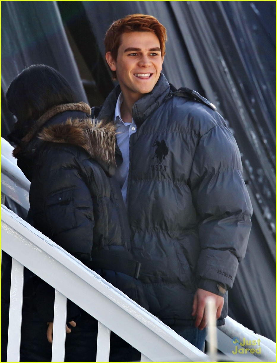 KJ Apa Sports Bandaged Hand While Filming 'Riverdale's Season Finale ...