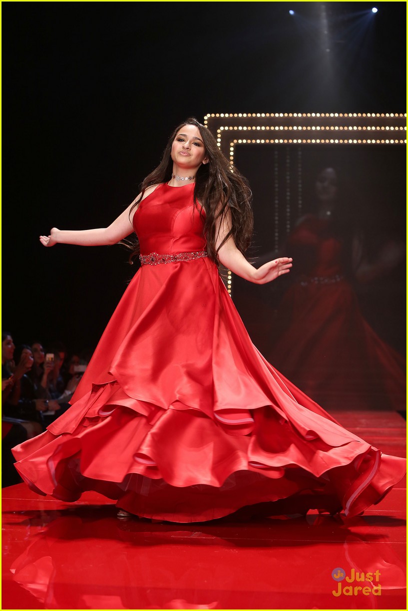 Peyton List Amazes On Runway For American Heart Association's Go Red ...