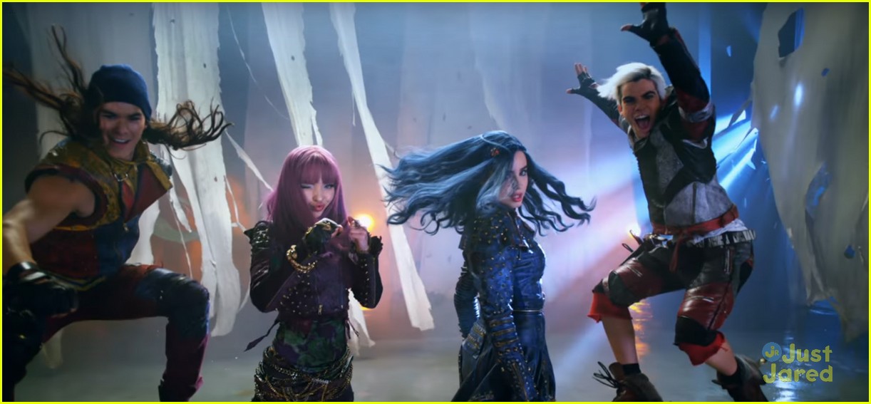 VIDEO: Thomas Doherty, China Anne McClain & Dylan Playfair Come Out To ...