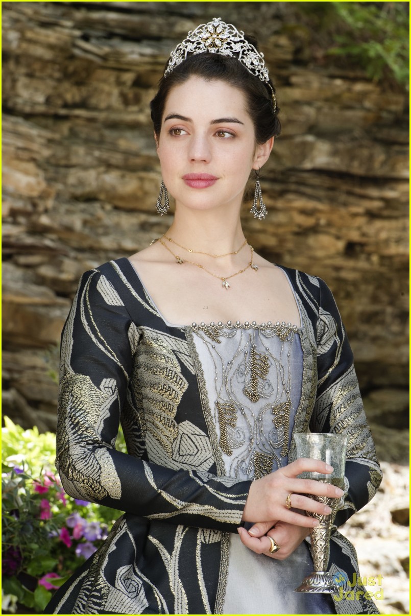 Adelaide Kane Dishes On Mary's Search For Power on 'Reign' | Photo ...