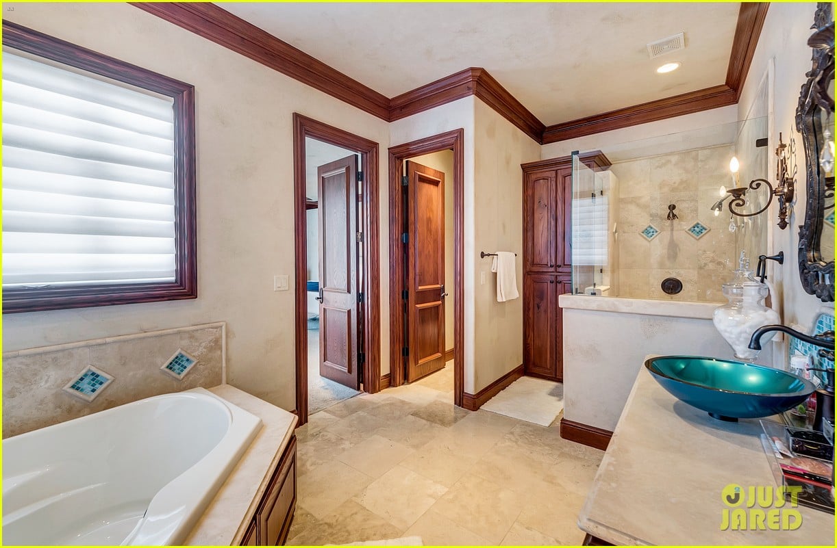 Go Inside Selena Gomez's Texas Dream Home! | Photo 1070867 - Photo ...