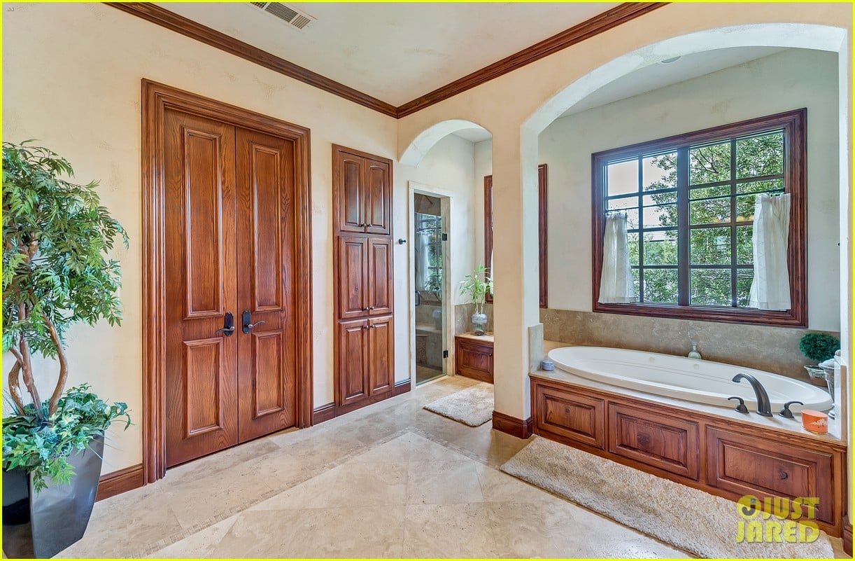 Go Inside Selena Gomez's Texas Dream Home! | Photo 1070869 - Photo ...