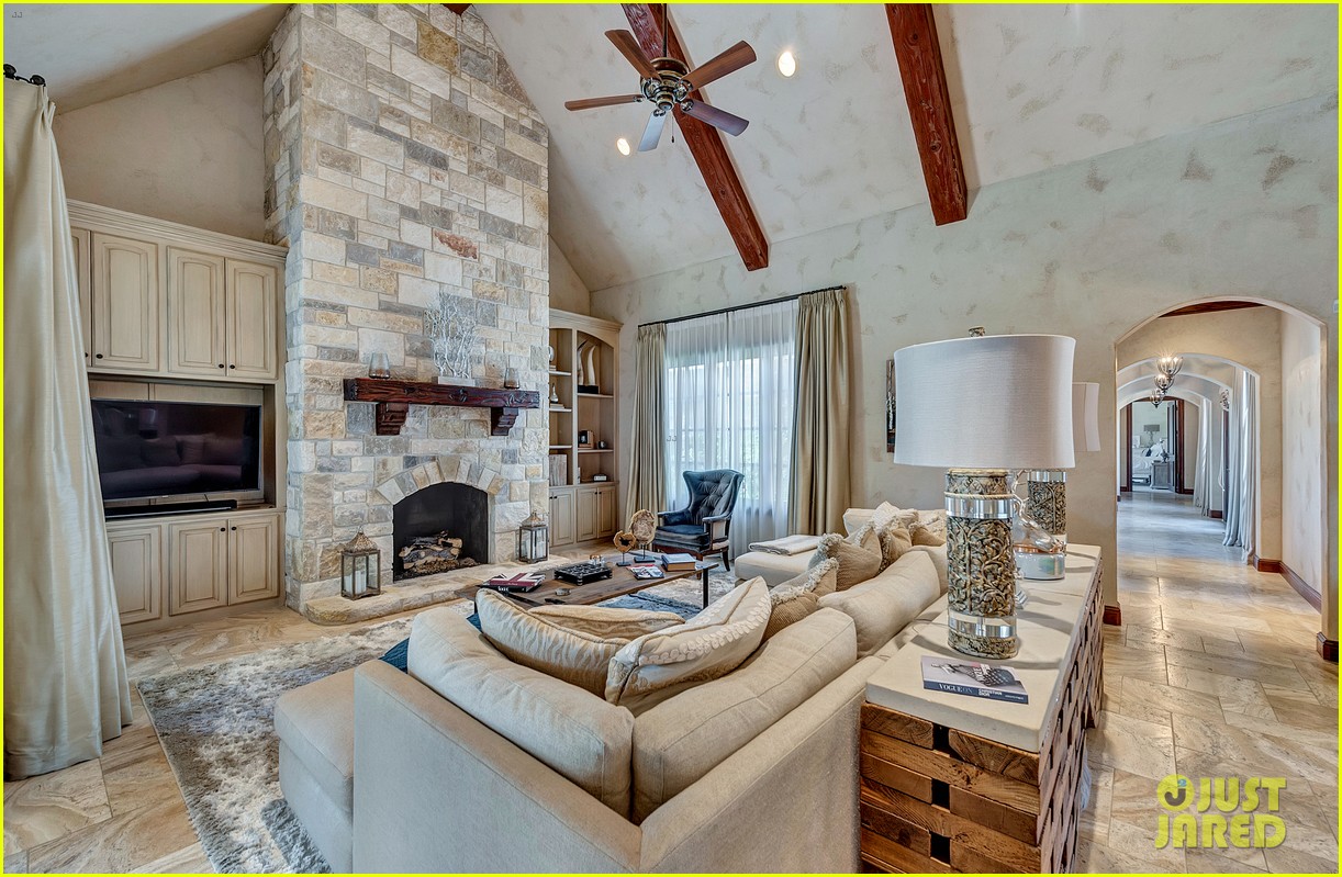 Go Inside Selena Gomez's Texas Dream Home! | Photo 1070890 - Photo ...