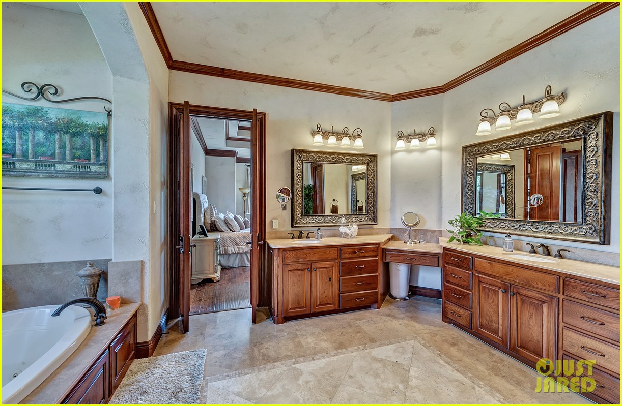 Go Inside Selena Gomez's Texas Dream Home! | Photo 1070892 - Photo ...