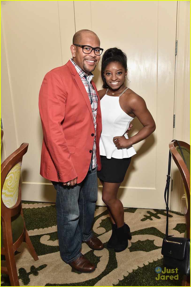 Gabby Douglas Reunites With Aly Raisman & Simone Biles at NFL Women's ...