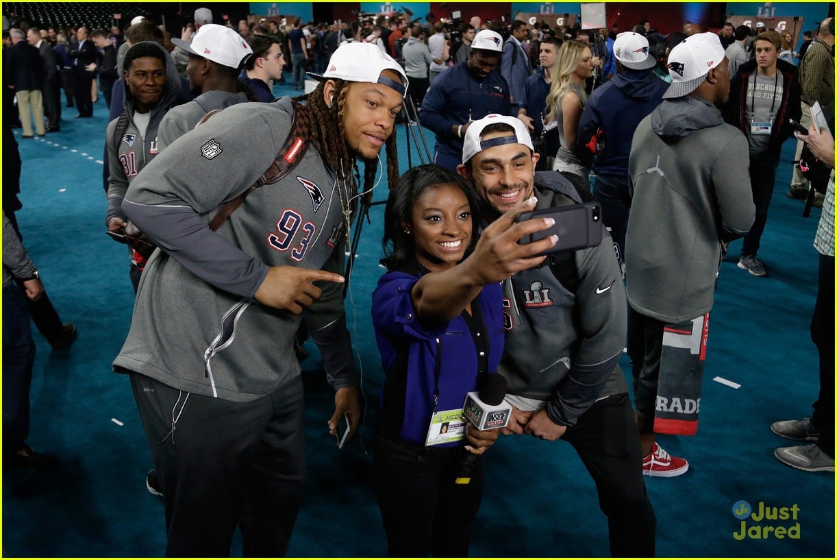 Gabby Douglas Reunites With Aly Raisman & Simone Biles at NFL Women's ...