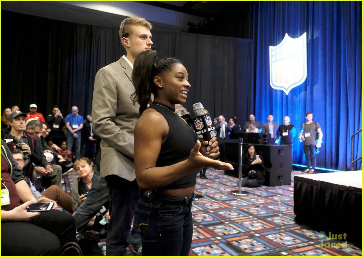 Gabby Douglas Reunites With Aly Raisman & Simone Biles at NFL Women's ...