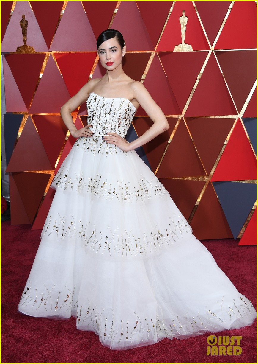 Sofia Carson Goes For the Glam Effect at Oscars 2017 | Photo 1071795 - Photo Gallery | Just ...