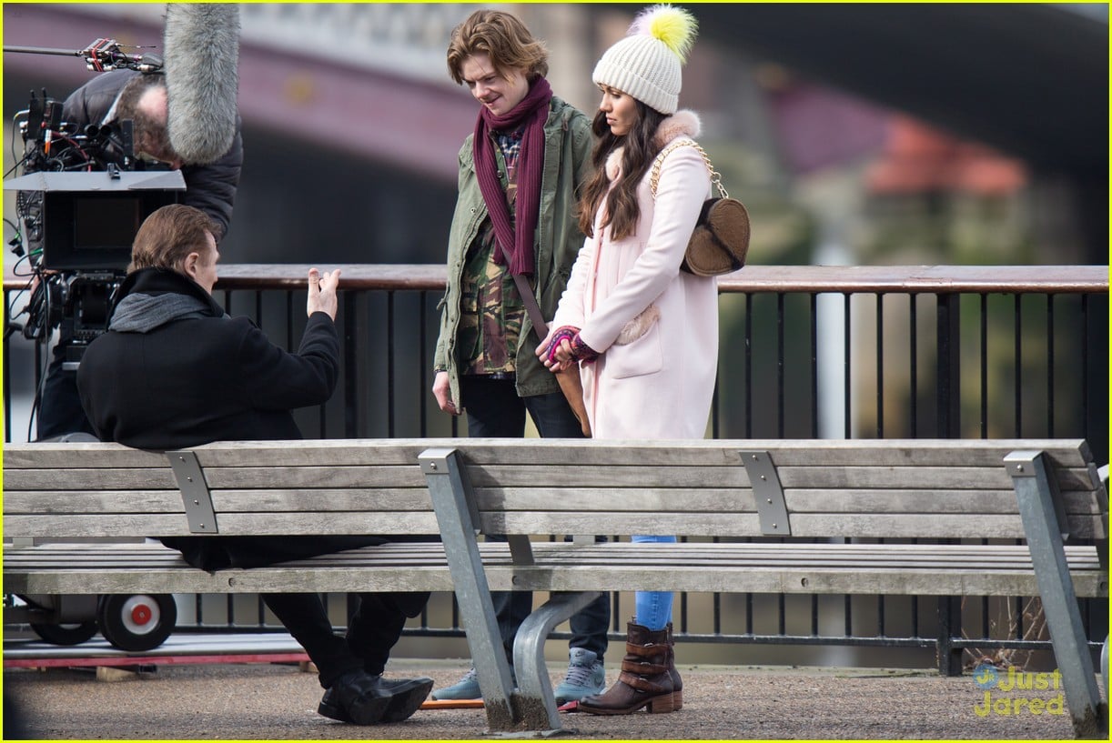 Full Sized Photo of thomas sangster olivia olson love actually filming ...