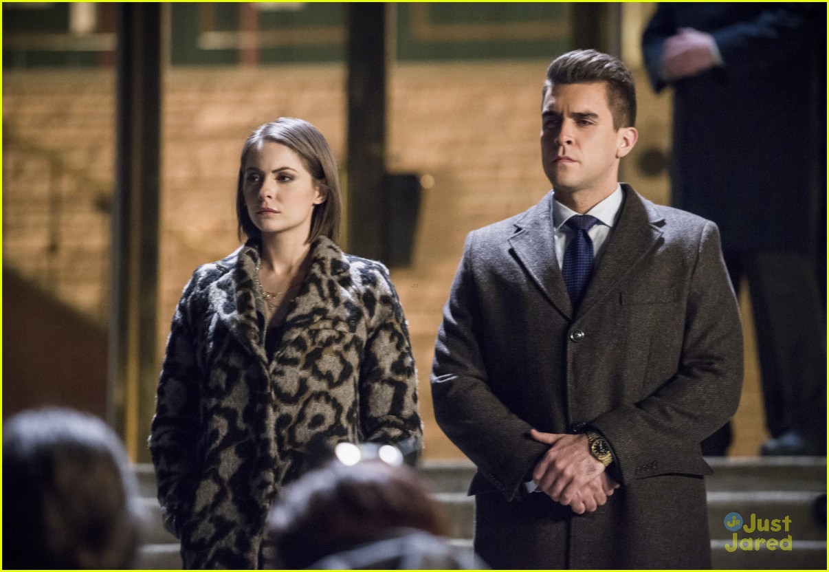 Felicity & Thea Work Together On Tonight's 'Arrow' | Photo 1072428 ...