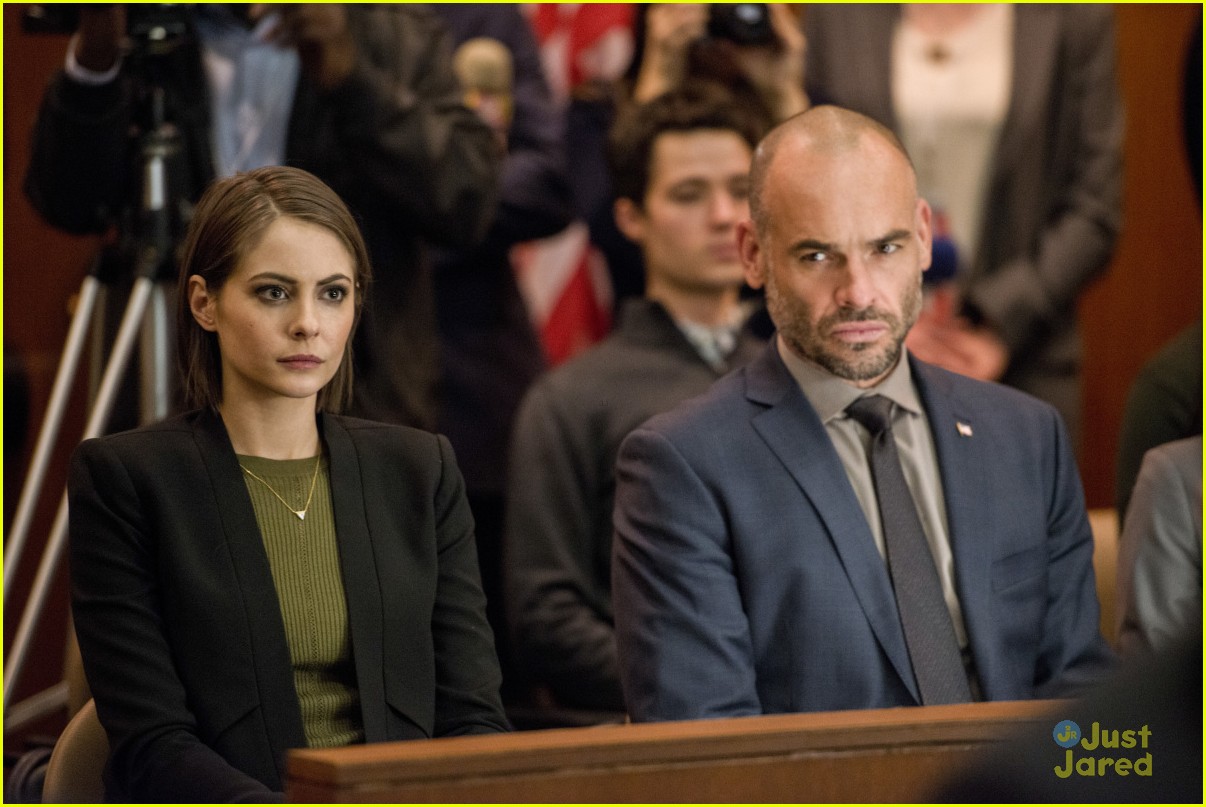 Felicity & Thea Work Together On Tonight's 'Arrow' | Photo 1072435 ...