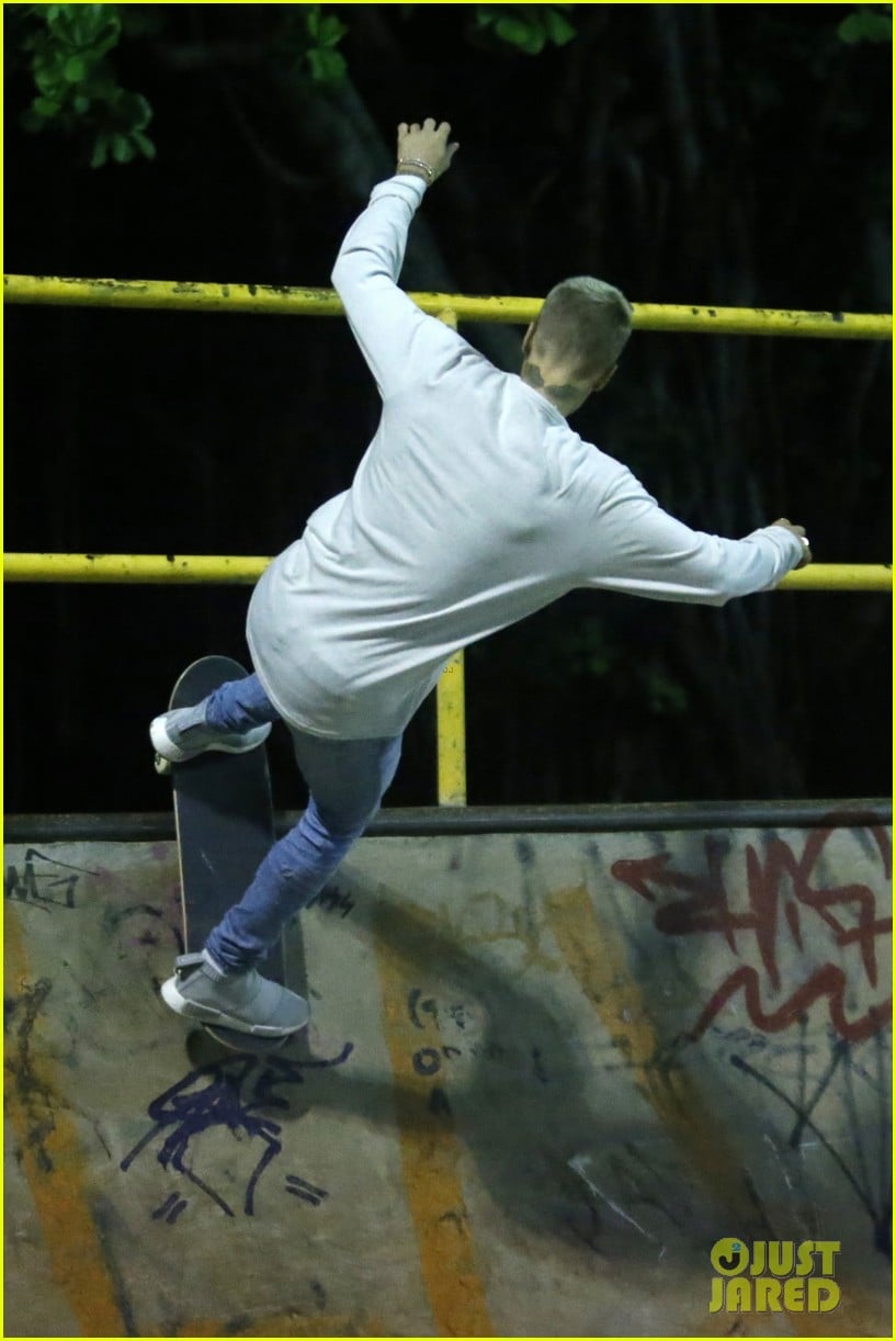 Justin Bieber is a Pretty Good Skateboarder! | Photo 1078578 - Photo ...