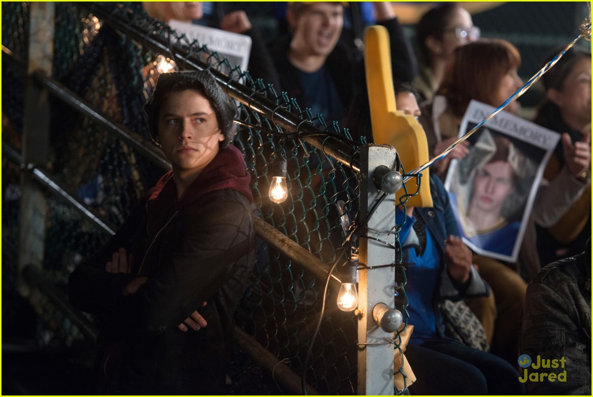 Cole Sprouse Doesn't Want You To Count Out Jughead as Jason Blossom's ...