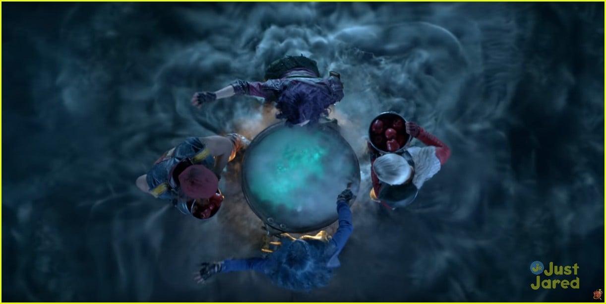 Dove Cameron Sings New Song For 'Descendants 2' Teaser - Listen & Watch ...