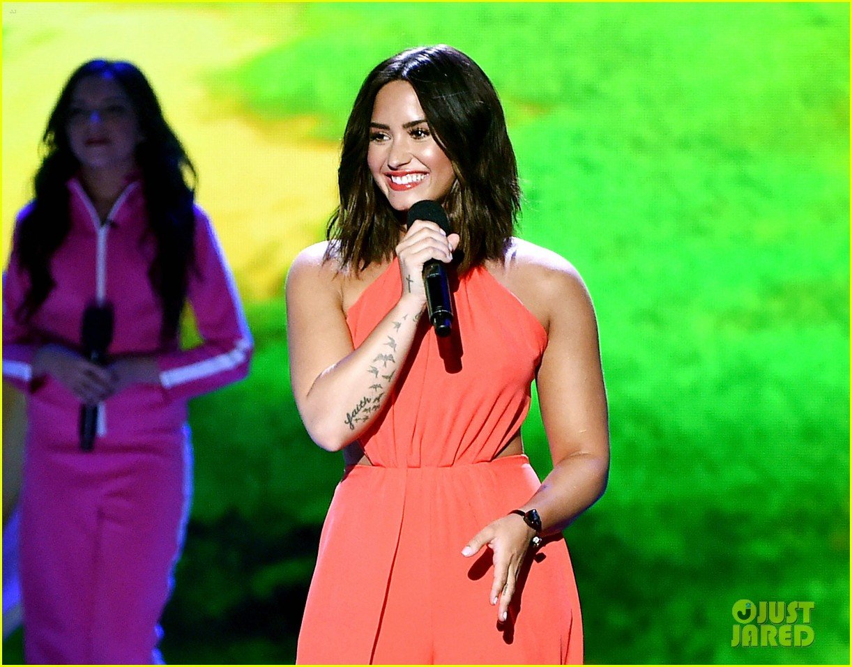 Demi Lovato Just Got Slimed at Kids Choice Awards 2017! | Photo 1074660 ...