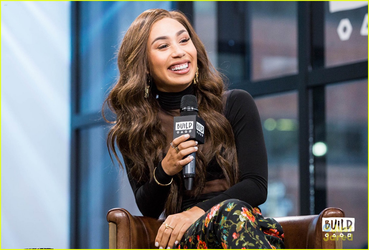 Eva Gutowski's New YouTube Red Series Features All Your Fave Social ...