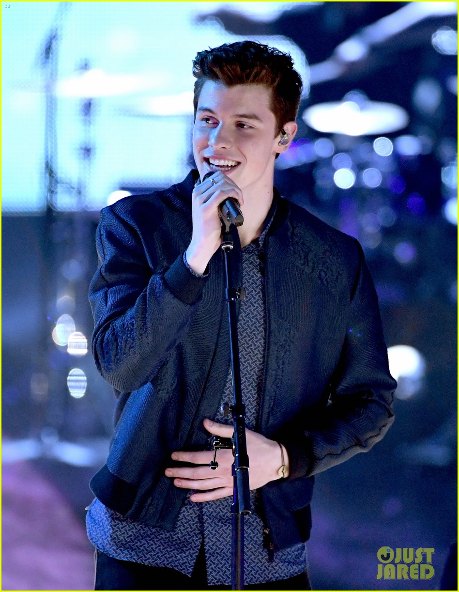Watch Shawn Mendes Performance At The Iheartradio Music Awards 2017