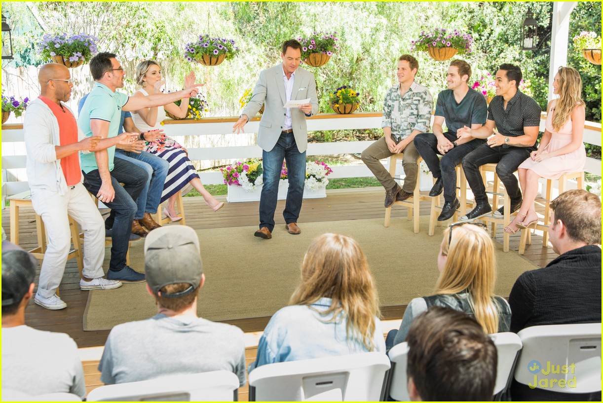 Alexa PenaVega Probably Couldn't Do A Waltz With Husband Carlos On ...