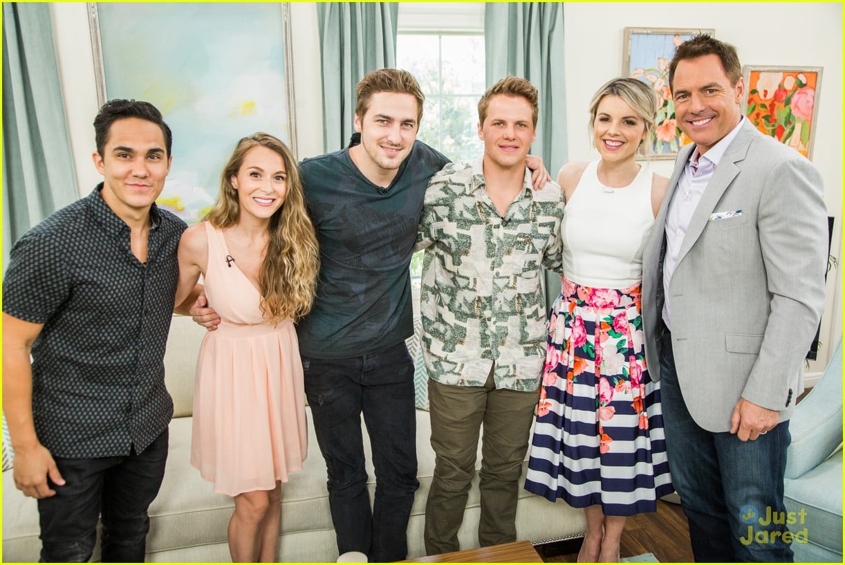 Alexa PenaVega Probably Couldn't Do A Waltz With Husband Carlos On ...