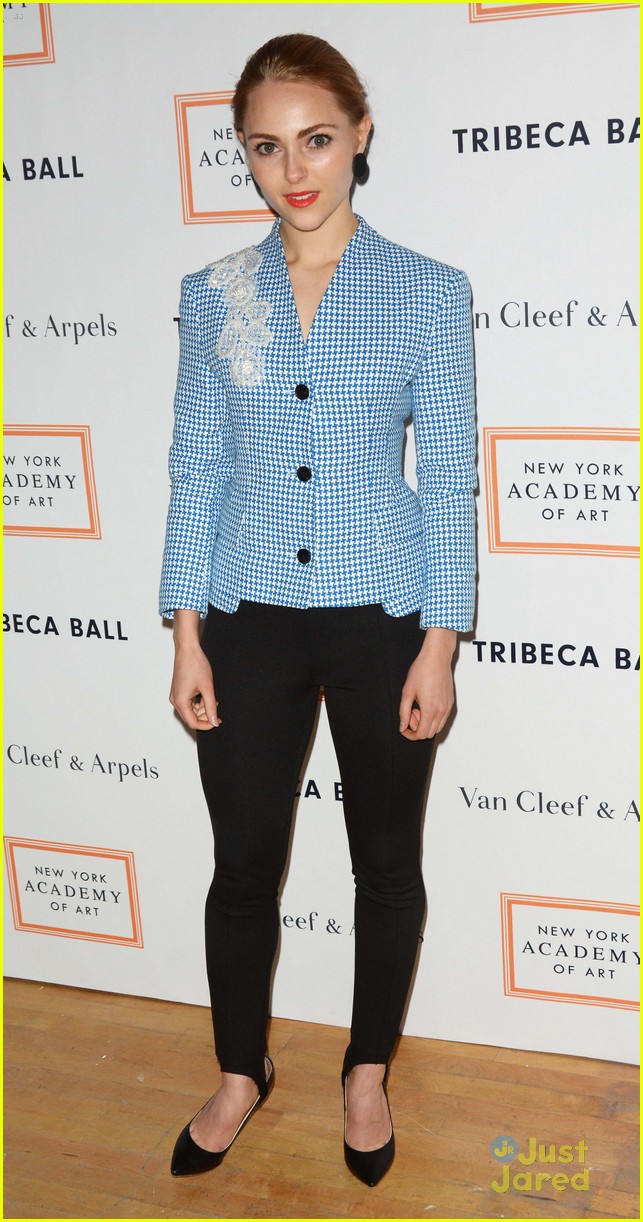 Full Sized Photo of annasophia robb ferguson sleeping spot stefania ...